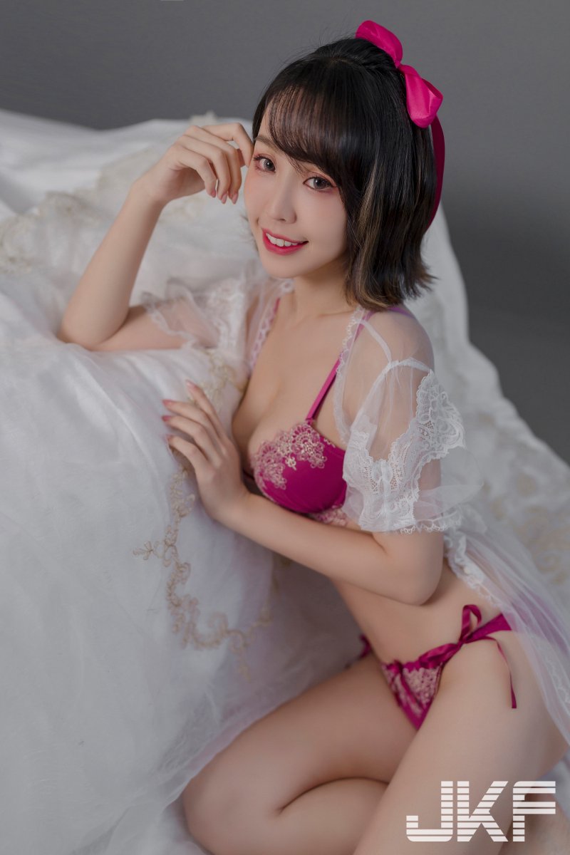 JKF on Twitter: "JKF 女郎 希希 @ccplay1211 情人節到來，希希早早就備好了驚喜，待你走進她精心佈置好的房間後，她將自己打扮成你的禮物，希望你會滿意她這份大禮 ...