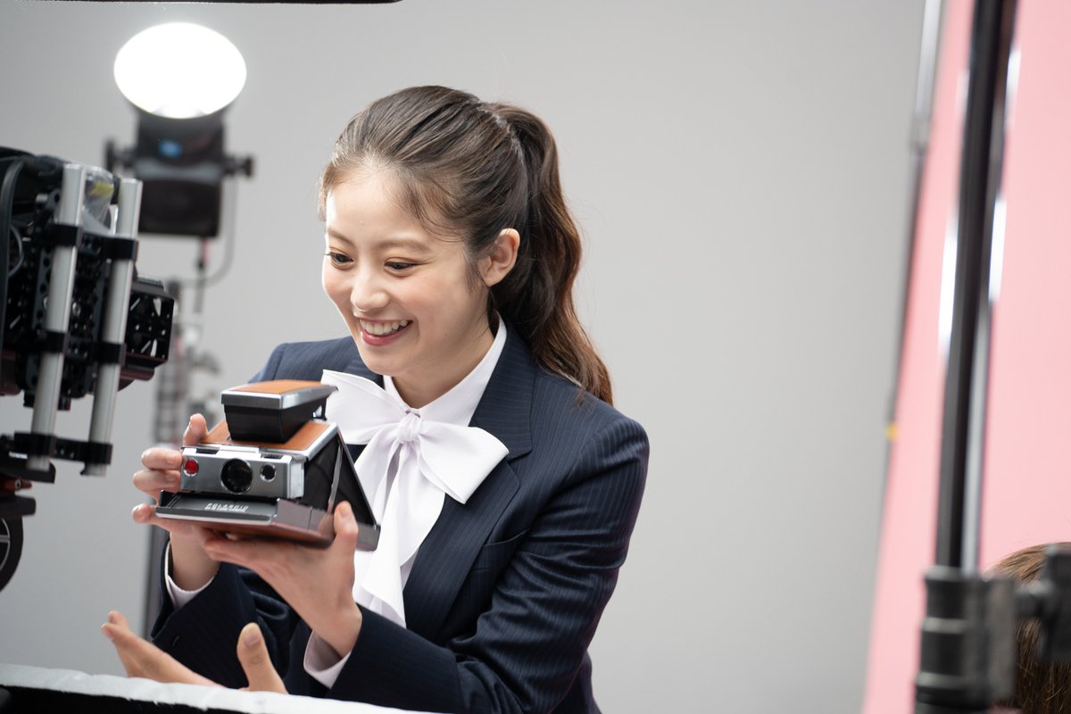 【公式】AOKI on Twitter: "\CM撮影オフショット公開!! ／ #今田美桜 さん出演のAOKIフレッシャーズ新CMはもうご覧いただけましたか？👀 オンラインショップでは360度 ...