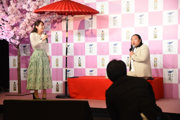 ミハネ on Twitter: "RT @owarai_natalie: 【イベントレポート】ロバート秋山がPRイベントで退場拒否、吉岡里帆との別れが名残惜しく https://natalie ...