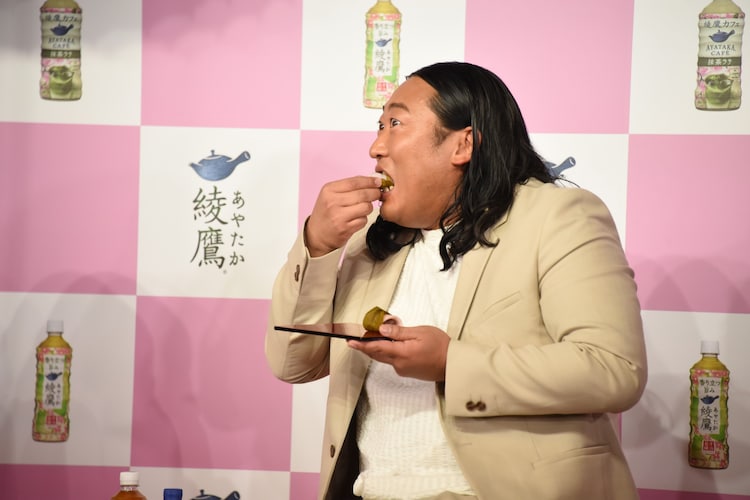 ミハネ on Twitter: "RT @owarai_natalie: 【イベントレポート】ロバート秋山がPRイベントで退場拒否、吉岡里帆との別れが名残惜しく https://natalie ...