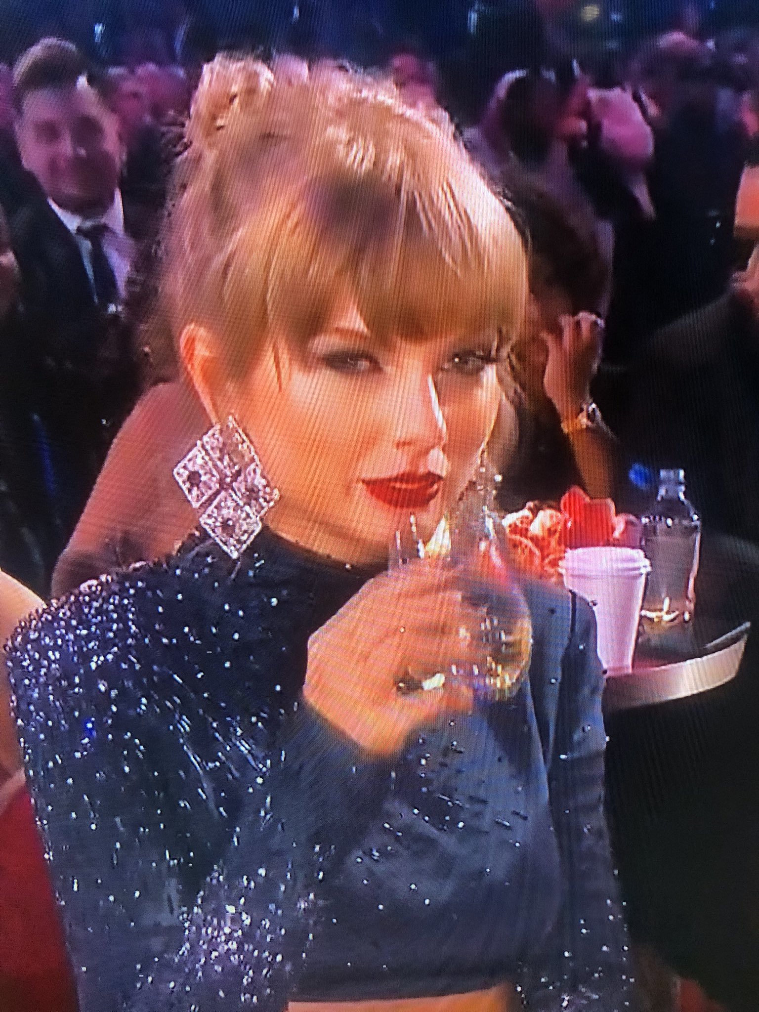Taylor Swift Brasil 🕰 On Twitter O Copo Na MÃo Grammys