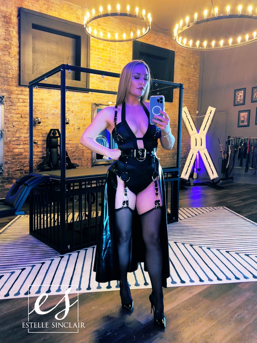 Estelle Sinclair | ChicagoDomme🖤 on Twitter: "Sneak peek of one of my latex and Louboutins looks ...