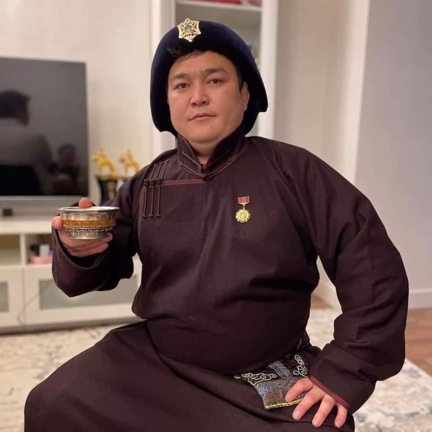 Тимон On Twitter Алтангадас одон малгайн дээрээ шахцан маанаг хог вэ