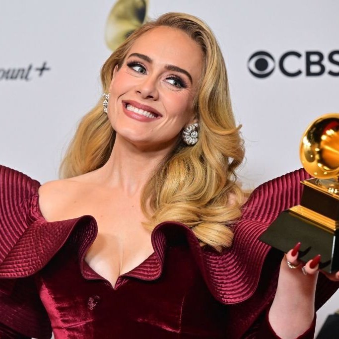 Info Adele on Twitter: "Senhoras e senhoras, a 16x vencedora do GRAMMY, Adele!"
