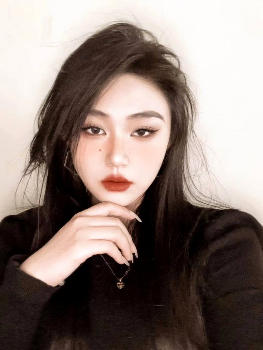 Wuyu On Twitter 来自专属群老哥的投稿,骚逼女友的盯榨闺蜜李欣悦,这贱母狗,在pyq公开说骚话勾引人,裤裆里的臭逼是多想被大鸡巴操!果然跟你闺蜜一样,都是烂逼臭妓女,你俩