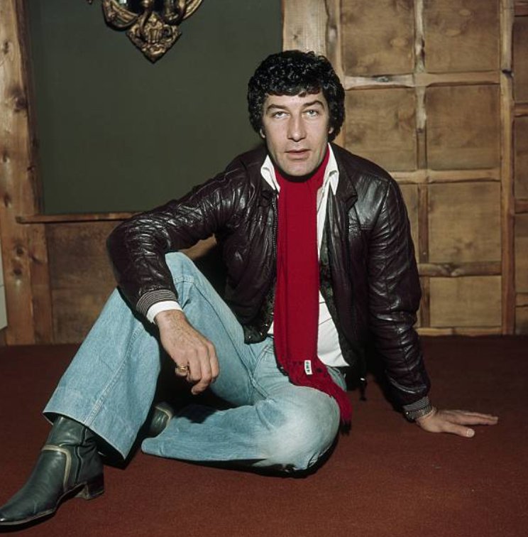 Archivetvmusings on Twitter: "Remembering Gareth Hunt, born this day in 1942."