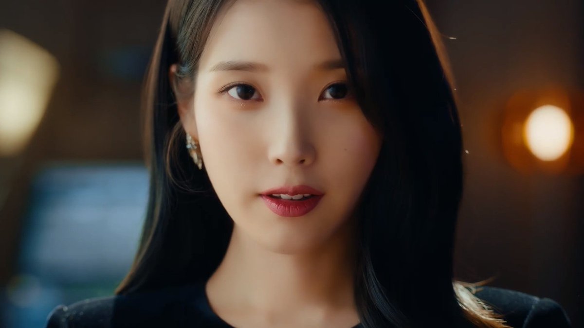 IU firefly ☀️ on Twitter: "RT @mingukiu: SHE'S SO GORGEOUS I'M YELLIN"