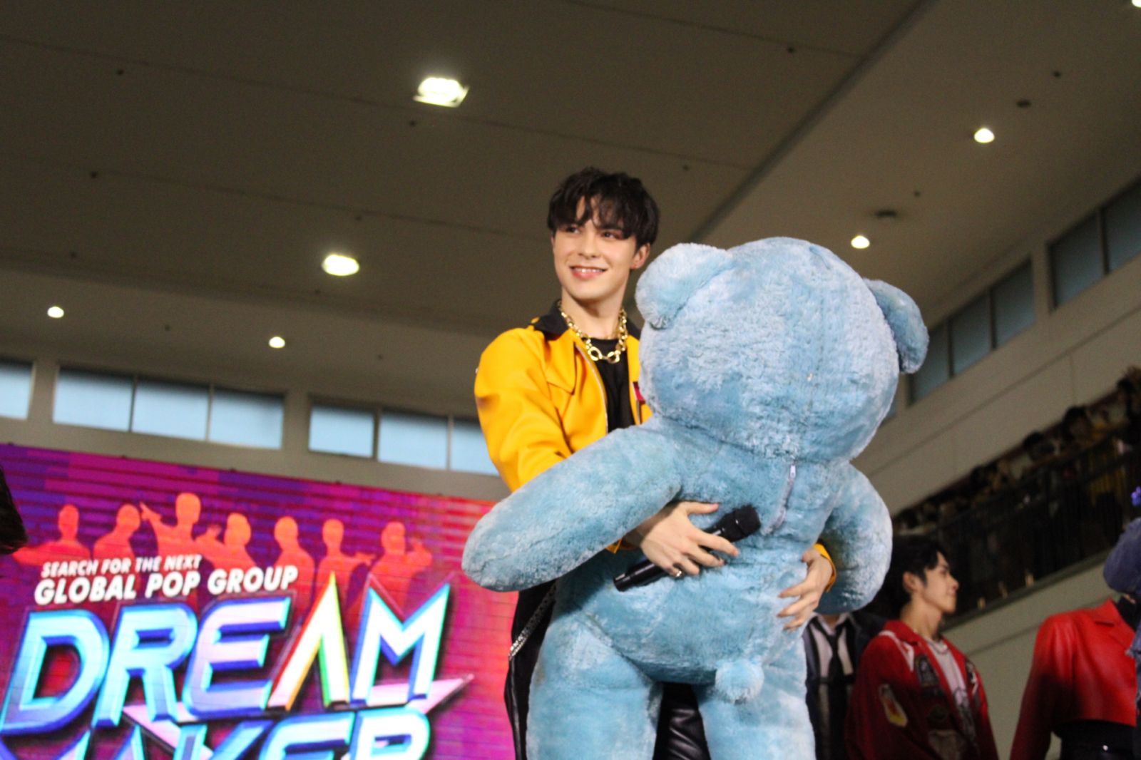 Dream Maker on Twitter: "Dream Chasers hugging Dream Bear Watch the #DreamMakerAtRobMalabon here ...