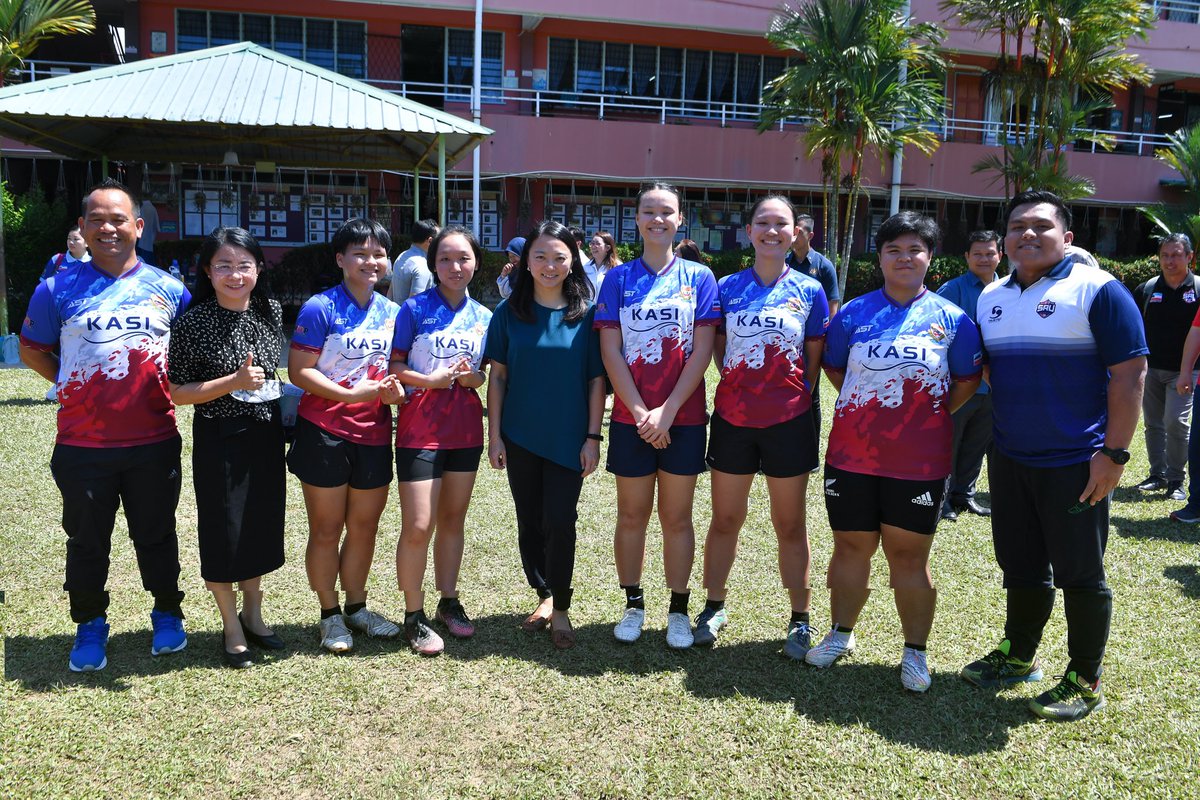 KBSMalaysia on Twitter: "Beliau juga bertemu dengan pemain-pemain ragbi wanita pasukan Sabah U17 ...