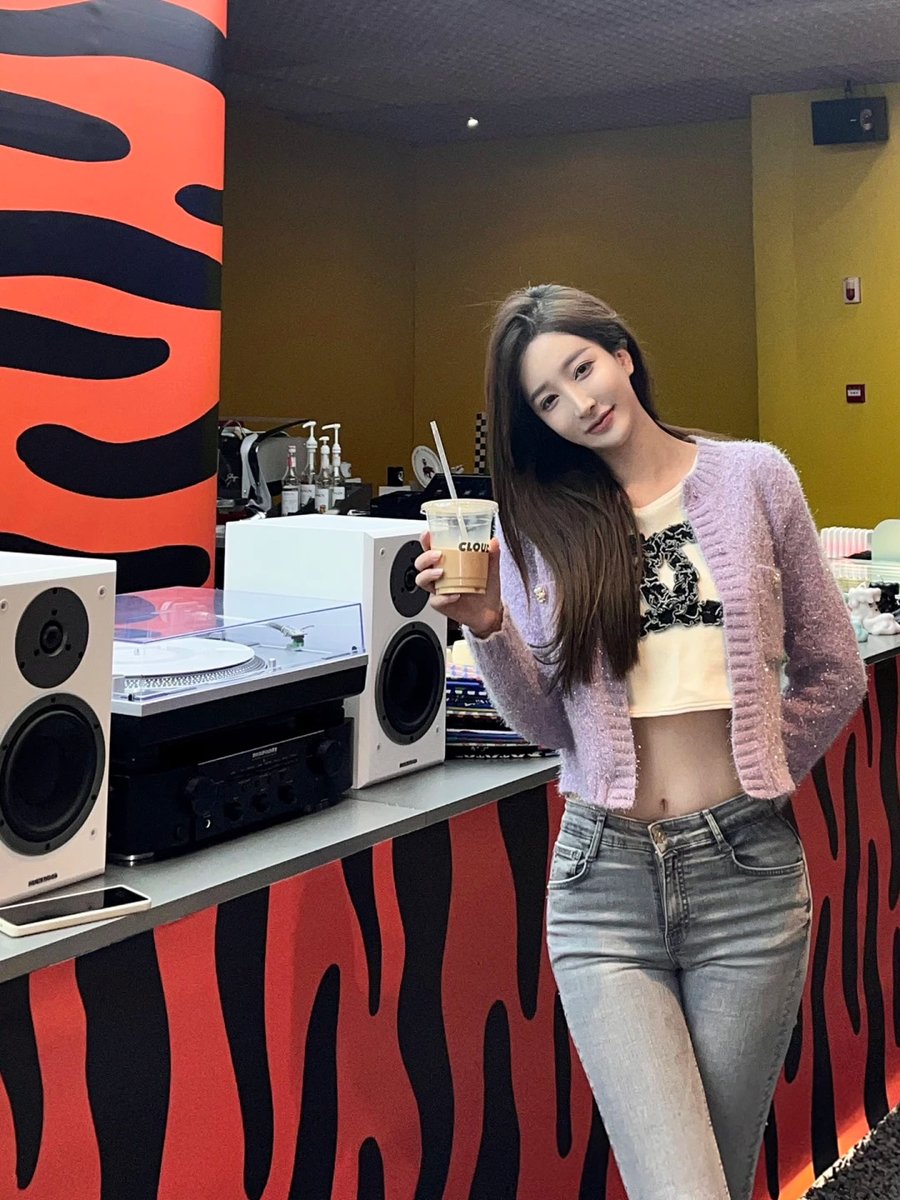 Corner 029 on Twitter: "紧身牛仔裤纯享，美臀、美腿、三角区，共100张图，口令红包2rmb。私信我“牛仔裤1 支付宝口令 邮箱号” #牛仔裤 #紧身牛仔裤 #紧身裤 ...