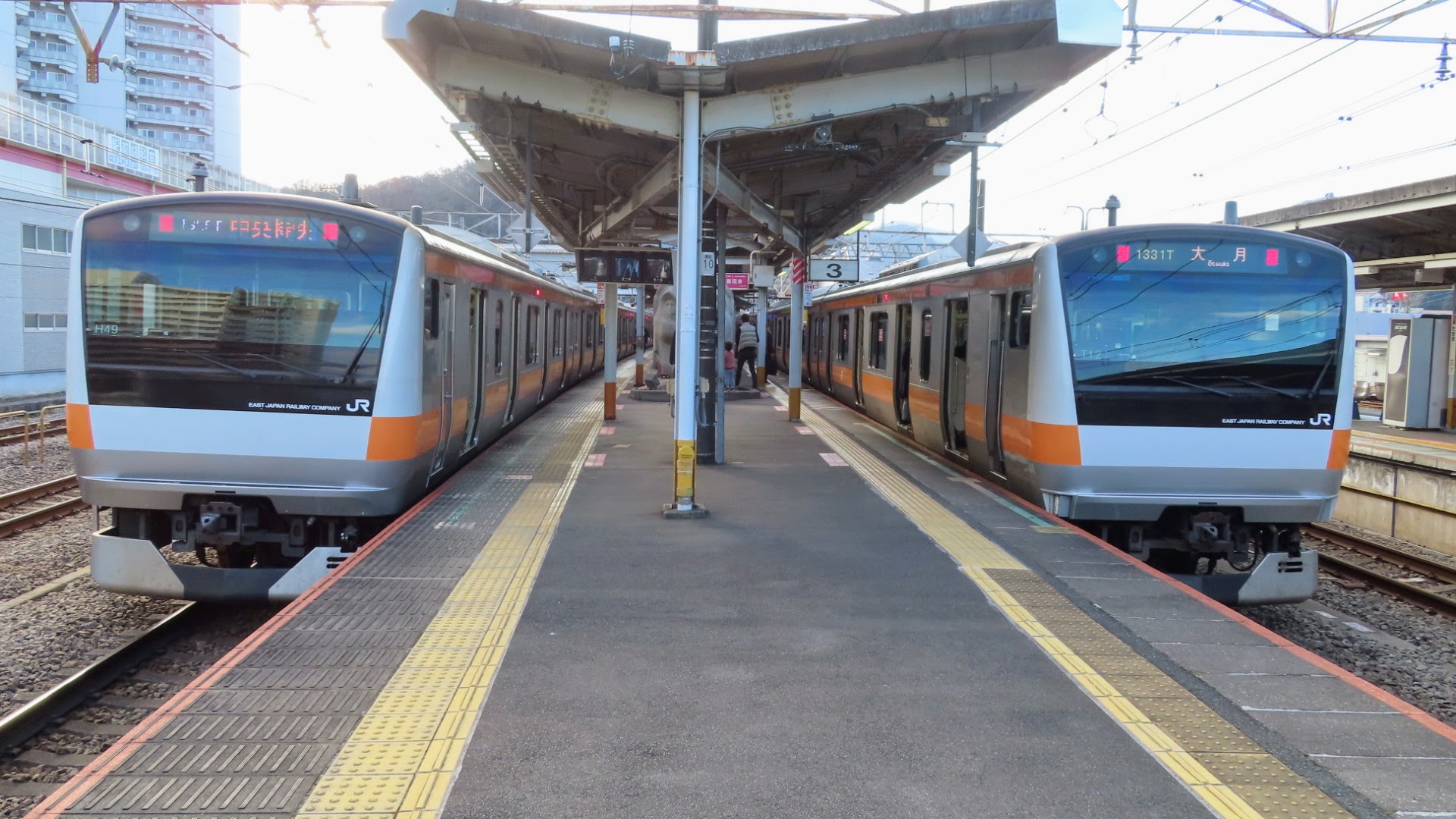 小江戸三郎太 on Twitter: "今日の #5時ラジ テーマ「ツーショット」。JR高尾駅にて中央線の顔E233系のツーショット。 #nack5 #中央線 #JR東日本 #E233系 ...