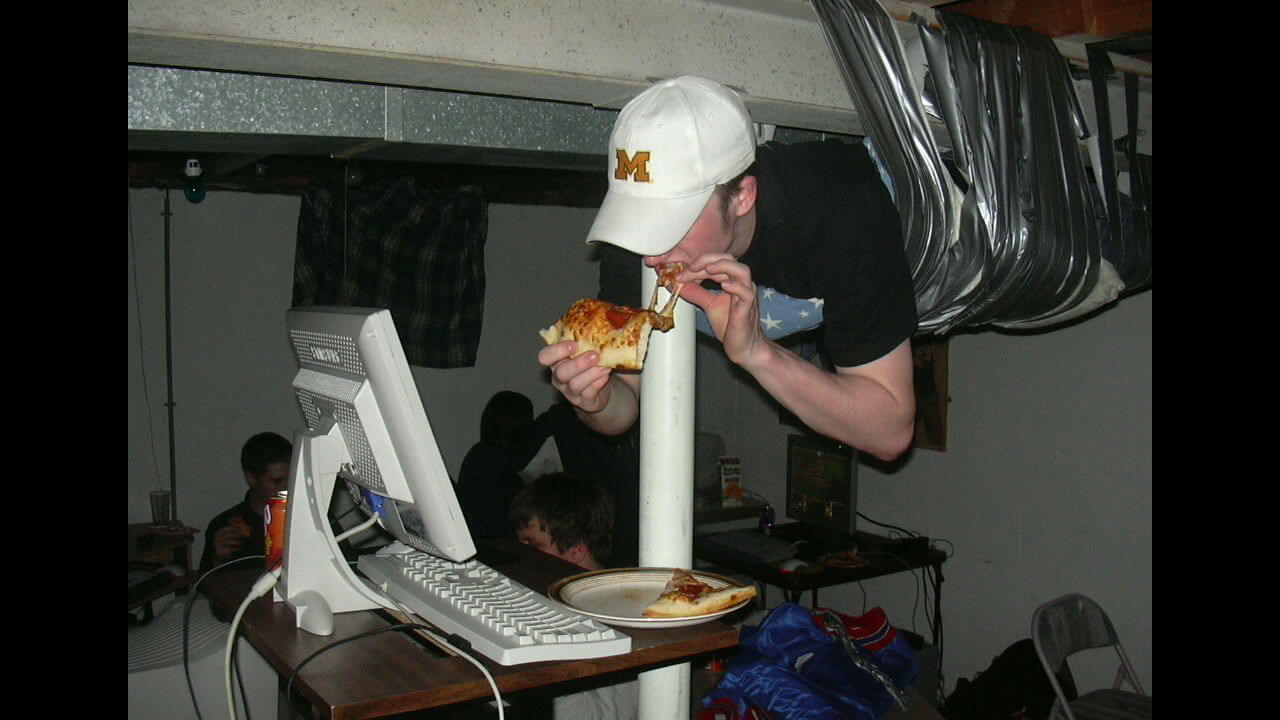 Ember Ushi 🐮 Grade A Beef VTuber on Twitter: "I want a vtuber collab where it's a LAN party, but ...