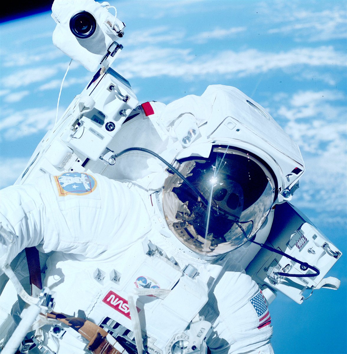 Space Shuttle Almanac on Twitter: "OTD - 1984 STS-41B crewmen McCandless & Stewart conduct the ...