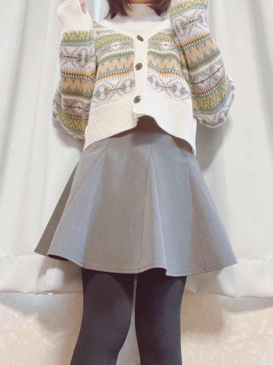 おはようございます 今日の服と脚 お仕事がんばります☺️ みずたま @mizutama_tights