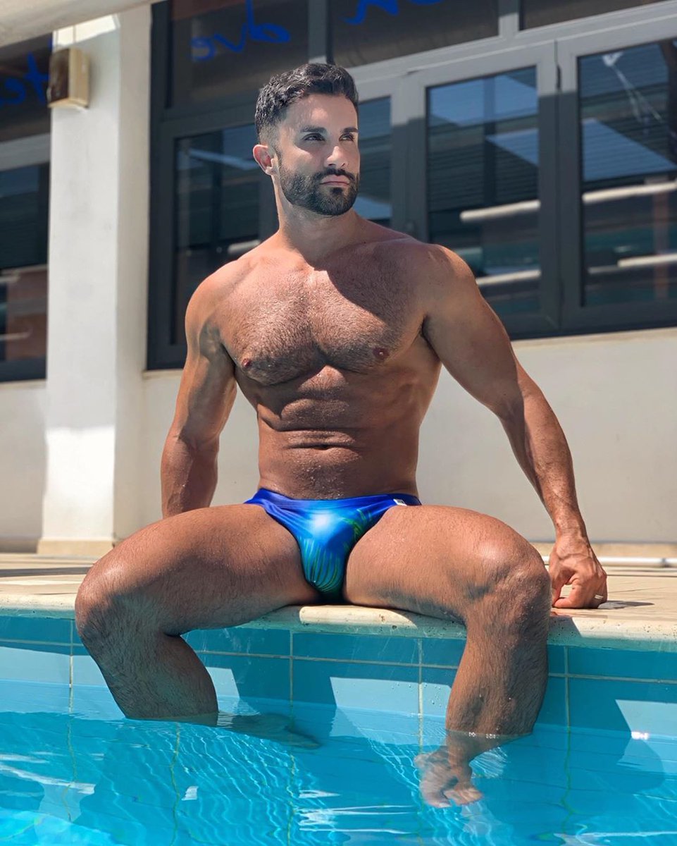 ProudBulge on Twitter: "Spread em!"