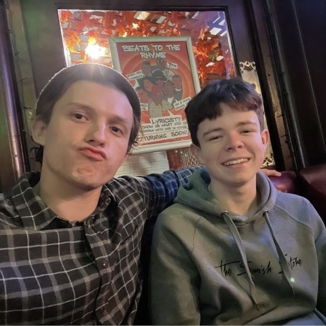 Fun fact : Paddy Holland de Lockwood & Co. est le petit frère de… Tom ...