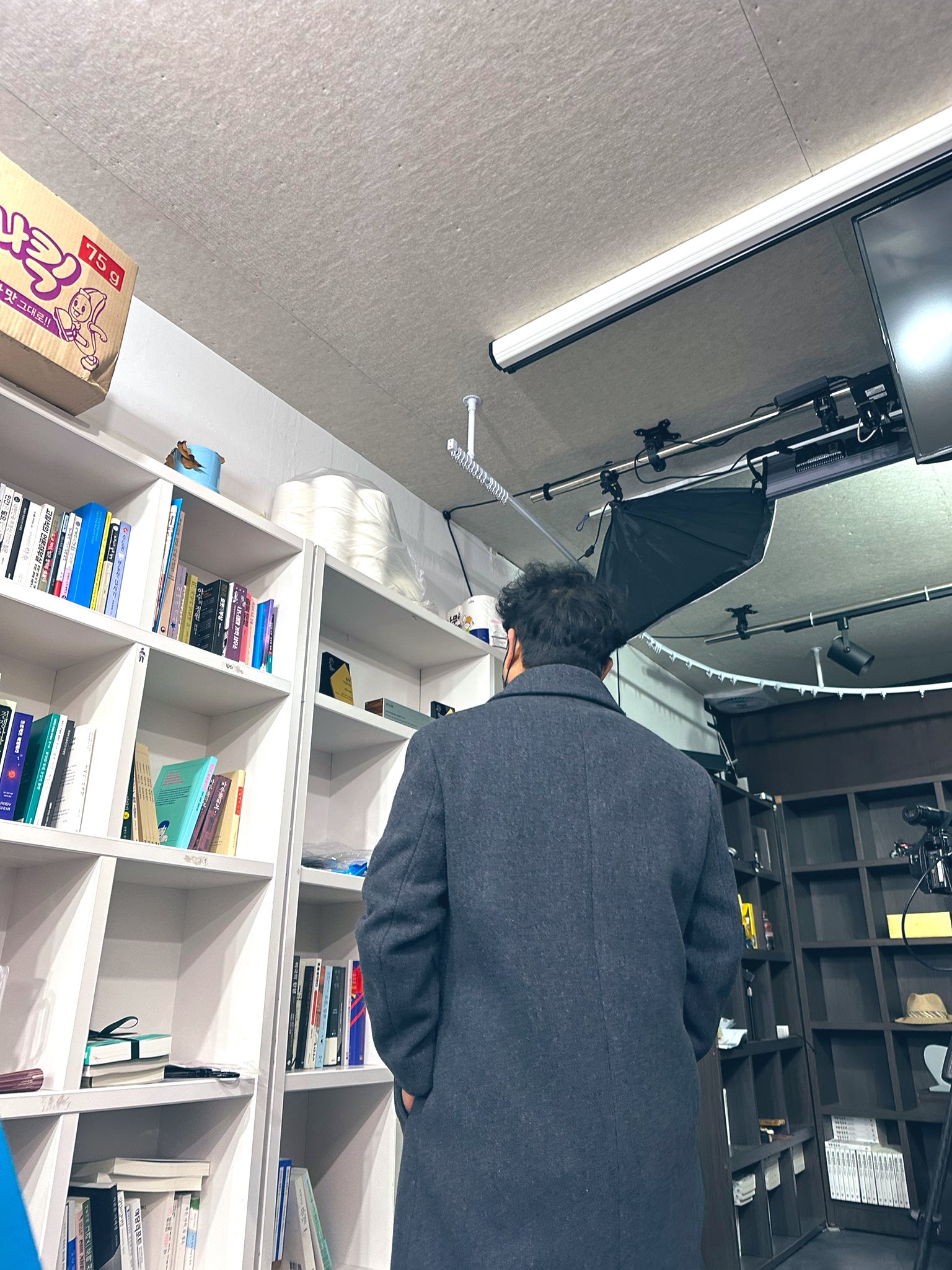 김남훈 on Twitter: "‘훈프로는 권성동과 닮았다’라는 허위사실을 유포한 유튜버를 우연히 스튜디오에서 포착했습니다. https://t.co/9691ZnGgqX ...