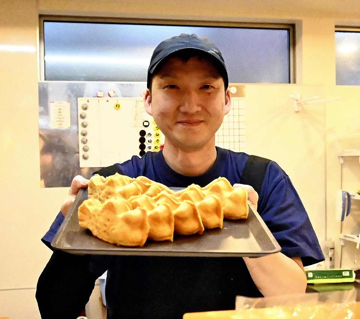 Popular among the youth in Kyushu, a baked snack shaped like an Ariake ...