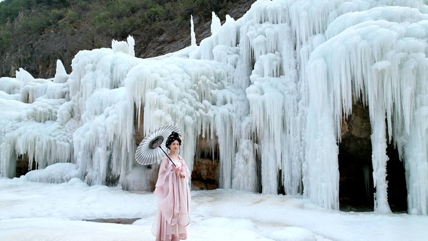 Crystal-clear icicles form a spectacular sight at a scenic area in ...