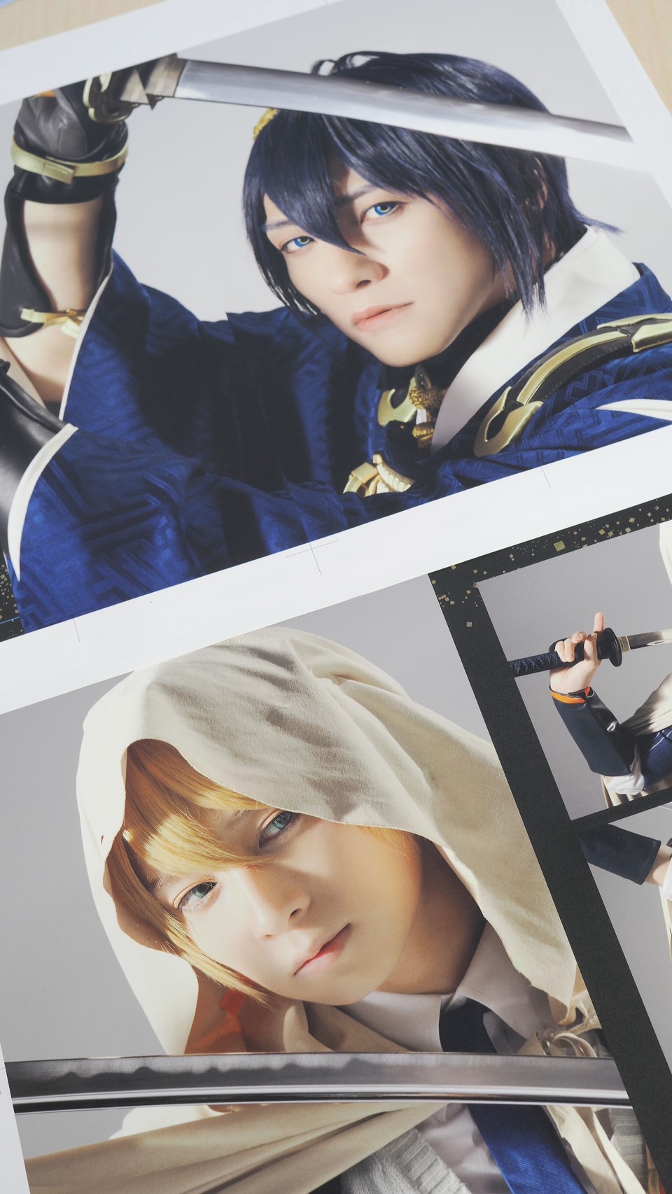 『映画刀剣乱舞』公式 On Twitter ╭━━━━━━━━━╮ 色見本をチラ見せ👀 ╰━v━━━━━━━╯ 「映画刀剣乱舞 黎明 公式シナリオブック/フォトブック」 特典