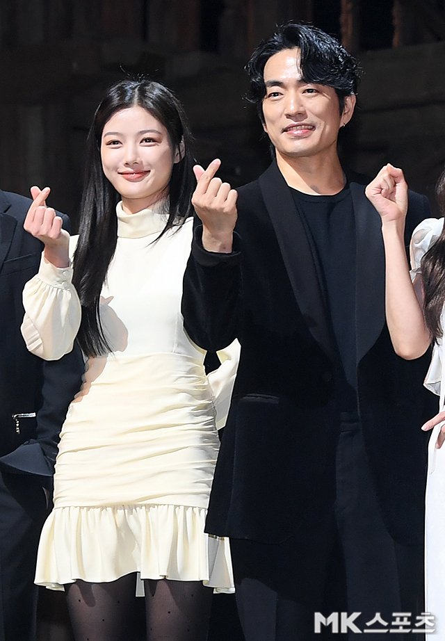 Kim Yoo Jung 김유정 PH Sosuke on Twitter: "I hope that Yoo-jung sees it that way because I put a ...