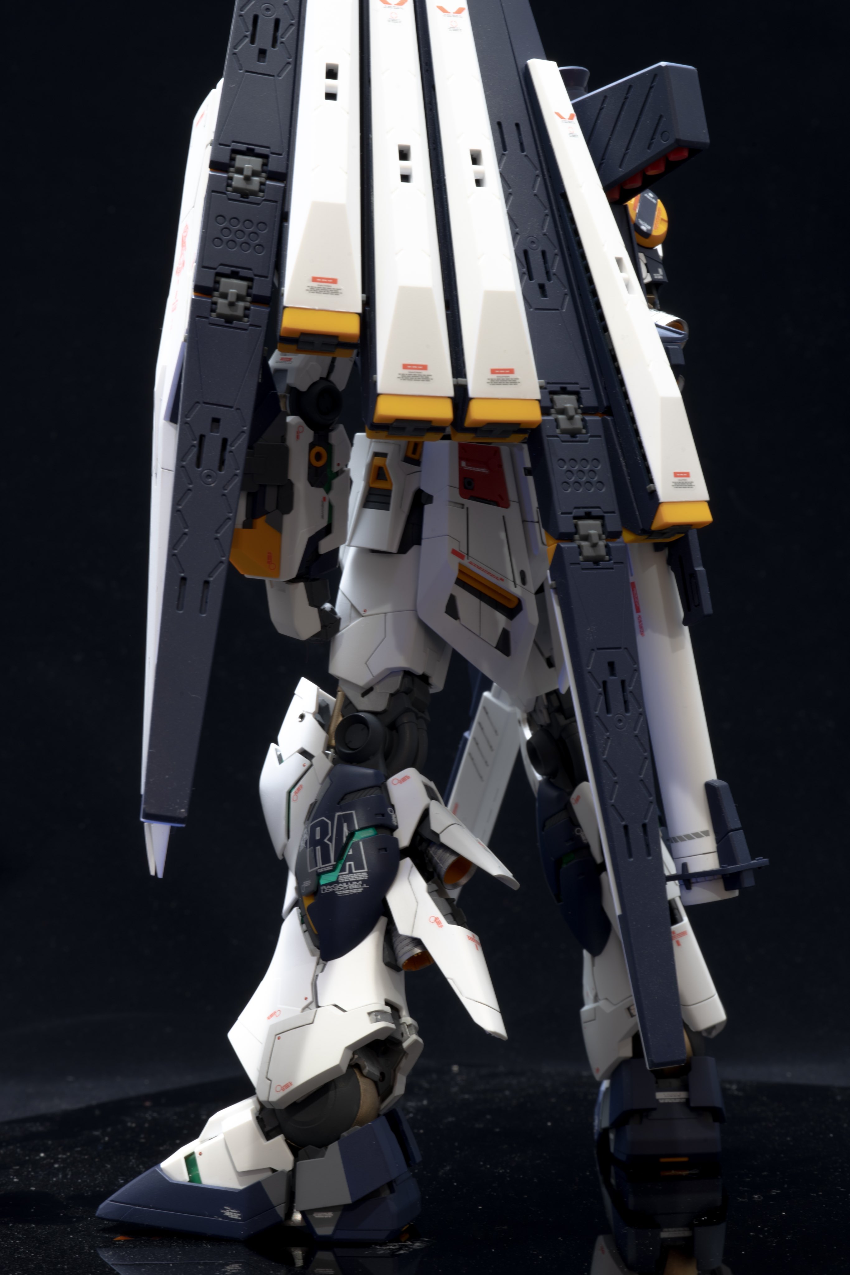 ヒロシ"H.P.M.C." on Twitter: "MG νガンダム ver.ka 完成！ 今回は発動モード固定で作成しました。 腰も固定して、ファンネルを背負っても後ろに倒れることはあり ...