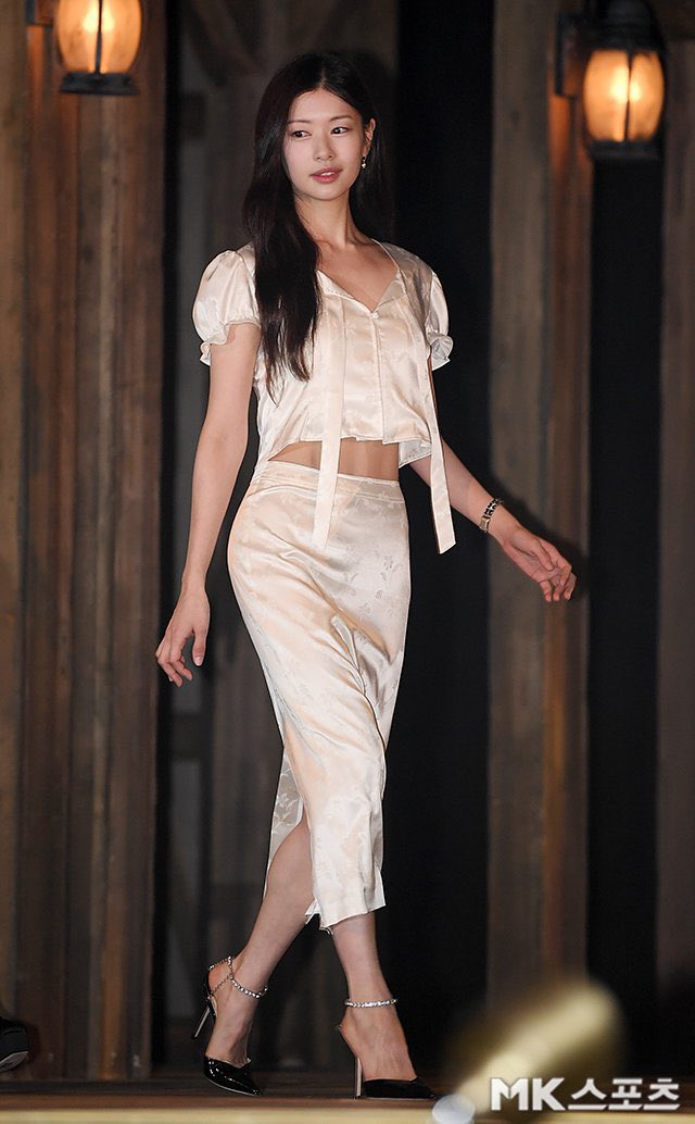 Jang Yoon Ju Runway