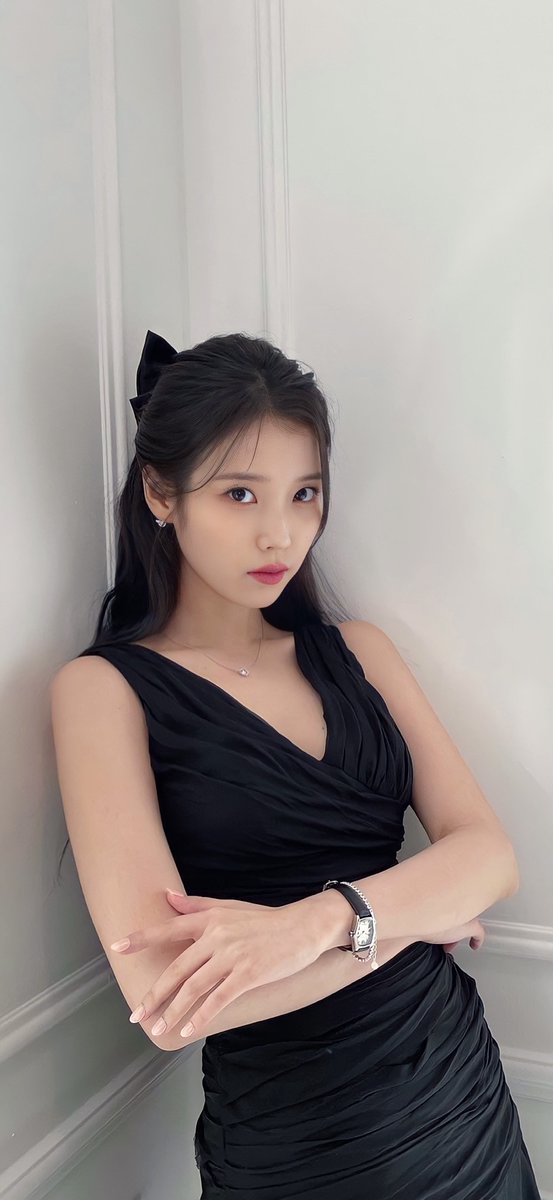 Astrophilia sky☁️ on Twitter: "RT @miffy_0516: #아이유 #IU #dlwlrma 아이유 인스타그램 고화질 배경화면 3pics🖤"