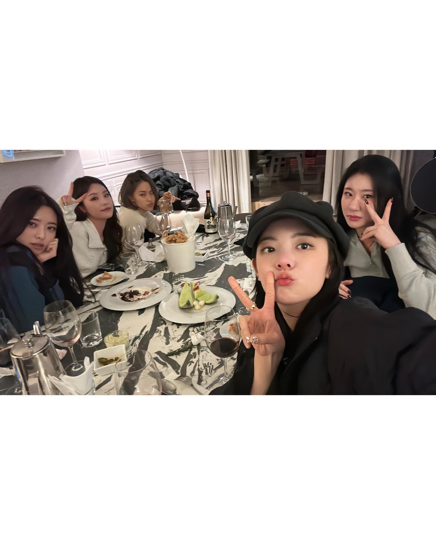 daitzy on Twitter: "리아 인스타 💙 https://t.co/z70DjLqX5D 4주년 기념 앨범 털이 ️ 사랑스러운 나만 볼 수 있는 있지 공유해요 믿지랑😌 ...