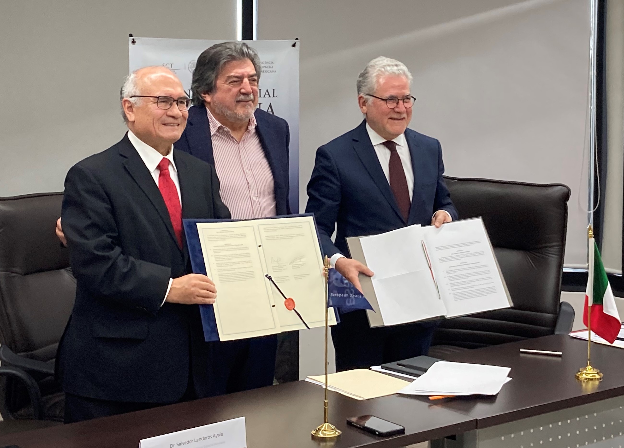 ESA on Twitter: "ESA and the Mexican space agency, Agencia Espacial Mexicana @AEM_mx, signed a ...