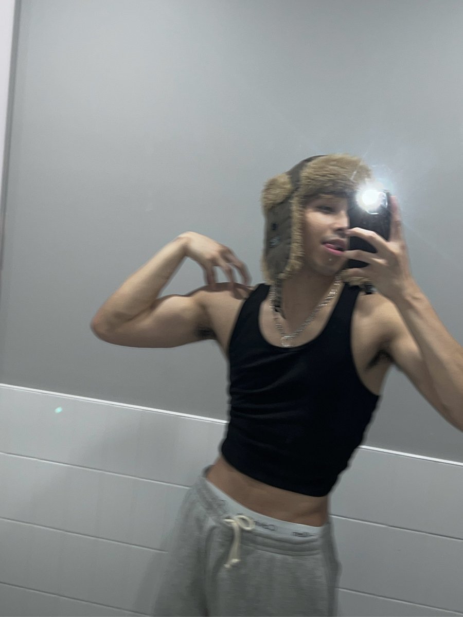 papi chulo 🎀 on Twitter: "Body goals ko talaga siya"