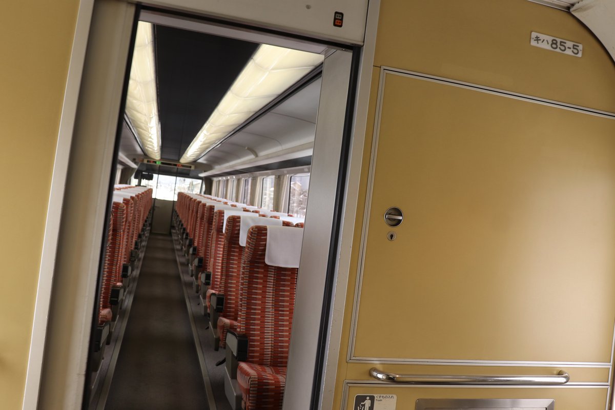 MATSUURA TRAIN(松浦ニキ)🐬💮🌸 on Twitter: "#キハ85を愛でる ひだ12号 ・「君の名は」構図 ・乗車車両(キハ85-5)車内 ・編成中に量産先行車の キハ85 ...