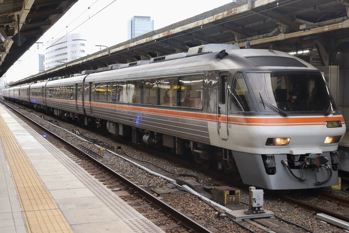 MATSUURA TRAIN(松浦ニキ)🐬💮🌸 on Twitter: "#キハ85を愛でる ひだ12号 ・「君の名は」構図 ・乗車車両(キハ85-5)車内 ・編成中に量産先行車の キハ85 ...