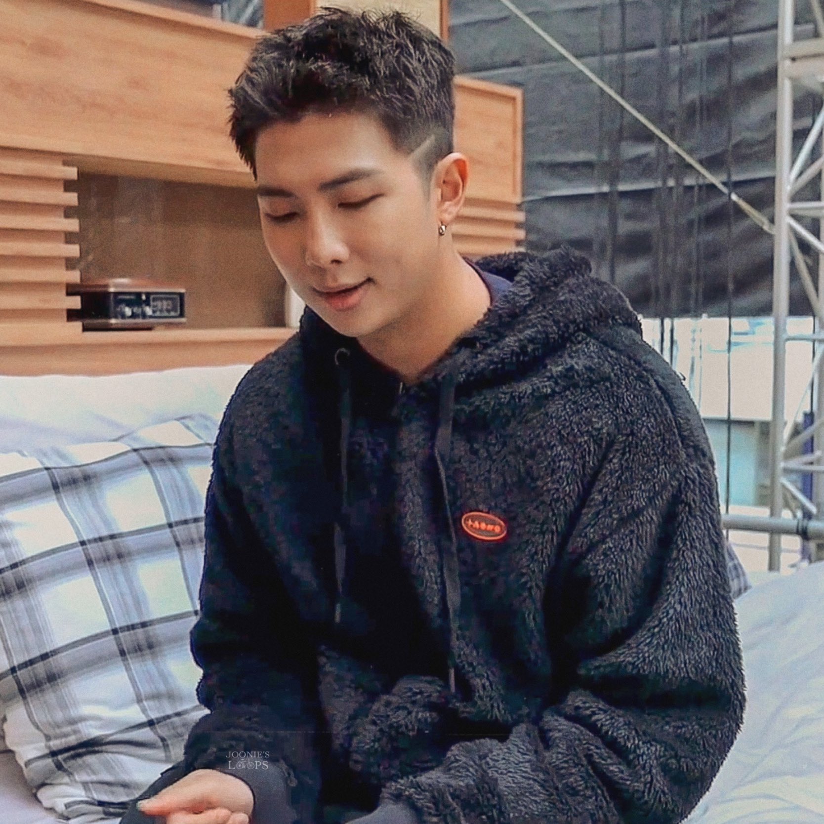 namjoon loops on Twitter: "i keep you right next to me only just in my dream 🎵 #RM https://t.co ...