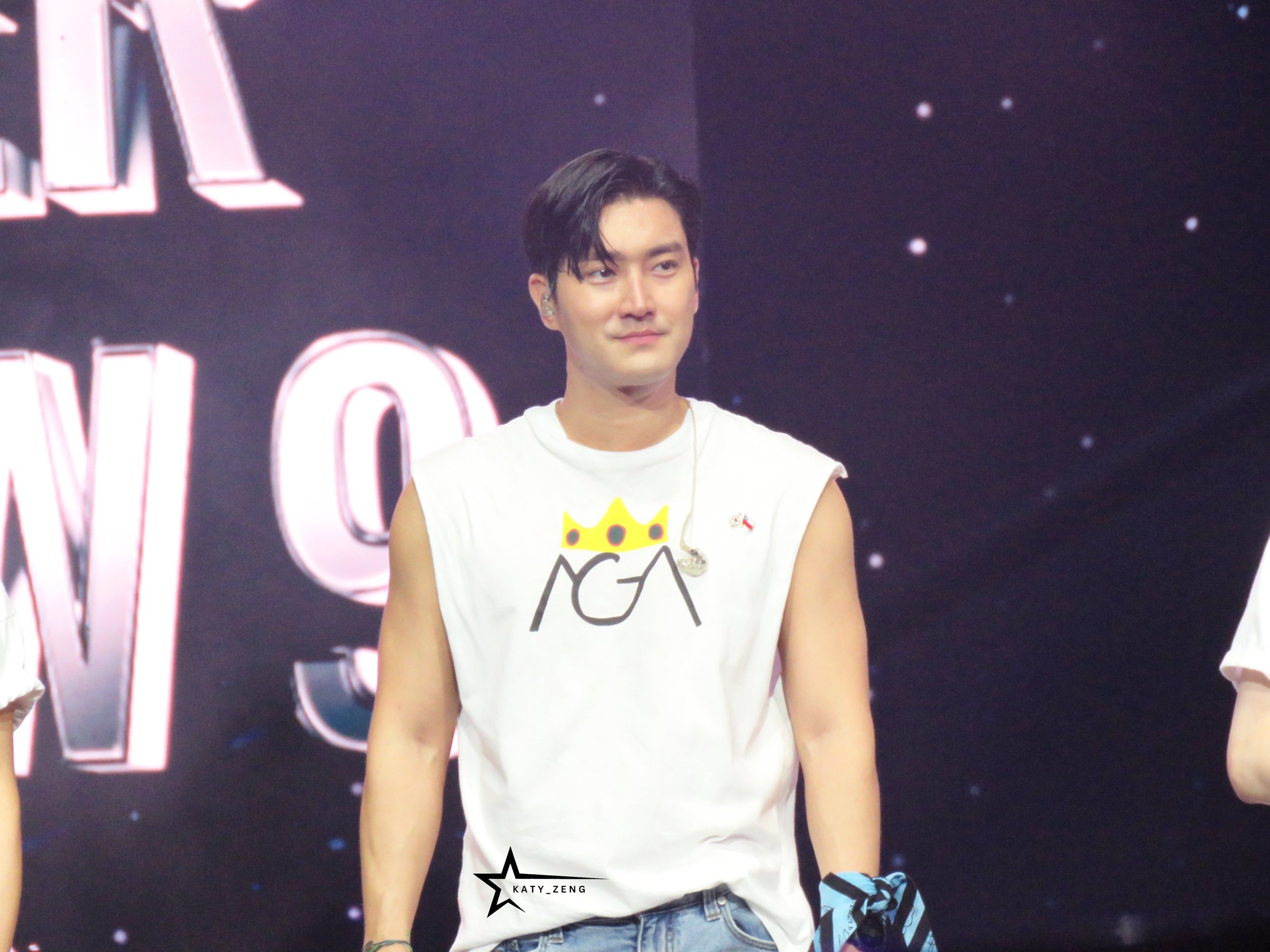 KYUisLove on Twitter: "RT @LindaChrst: I love you baby ️ ️ ️ #SIWON #최시원 #시원 #SS9inChile [© Katy ...