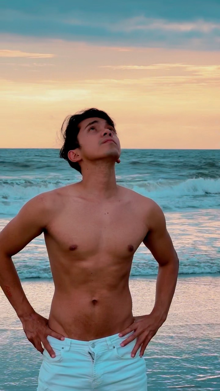 MRVVIP on Twitter: "Ady Sky shirtless on sunset snap. #selebwatch https://t.co/LOSIjbQWNH" / Twitter