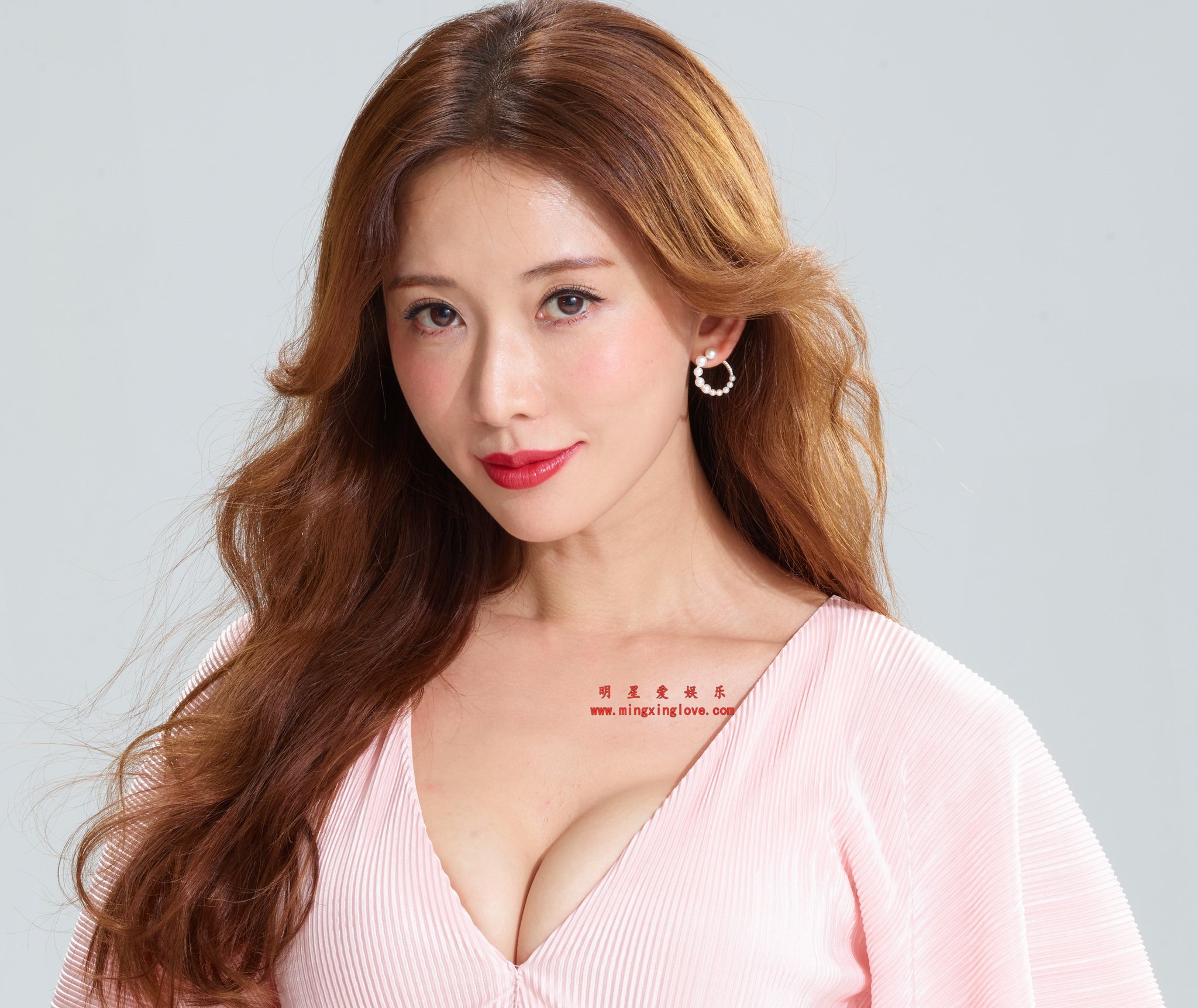 mingxinglove on Twitter: "#林志玲 拍摄某时尚写真花絮照片，大尺度 #爆乳 露胸、光脚高跟等造型，单张300M，放大可看清肌肤纹理，高清8K分辨率原图无修 #生图 ...