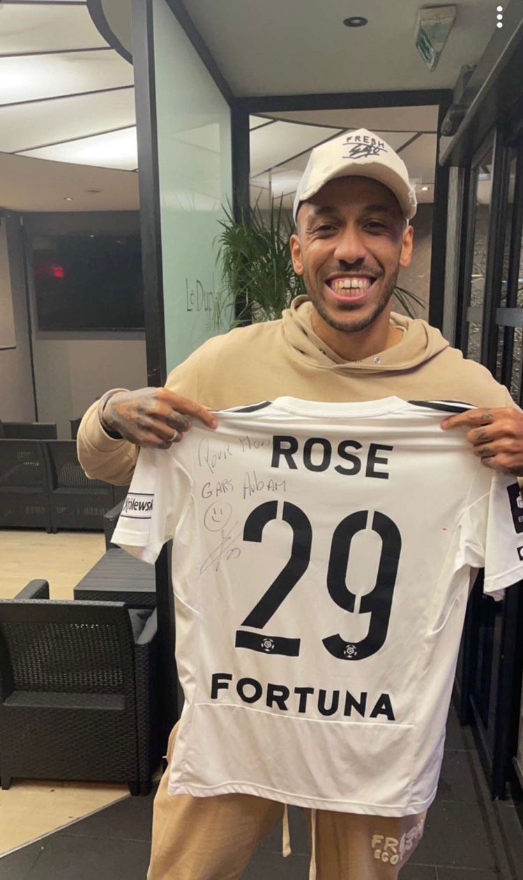 Legia Warszawa 👑 on Twitter: "Agent Lindsay działa 👀 @LR20officiel 🤝 @Auba https://t.co ...