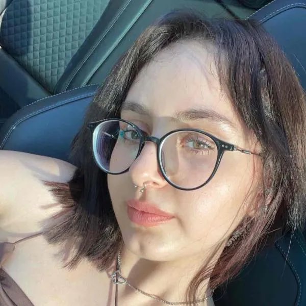 Gmag on Twitter: "Zümre Gözükara bugün enkaz altından telefona cevap vermiş. Kurtarılmayı ...