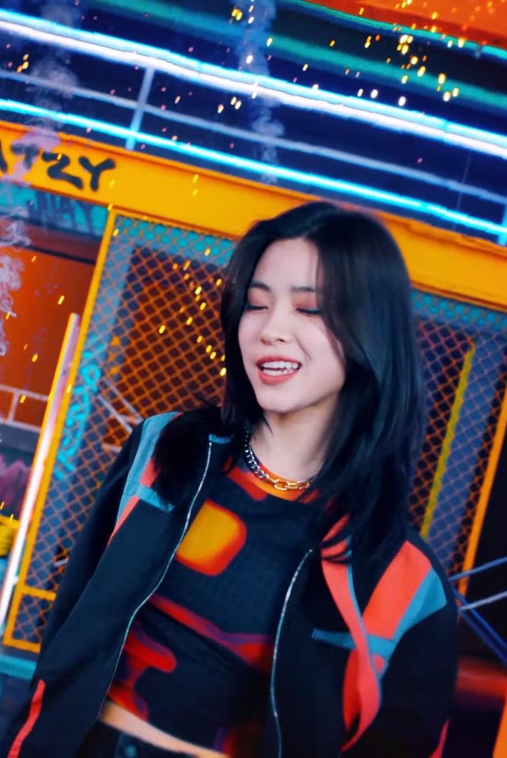 Baby Boo ≷ 🐈‍⬛👑 on Twitter: "RT @eldensborne: her vampire fangs… i want to be her blood bag idk"