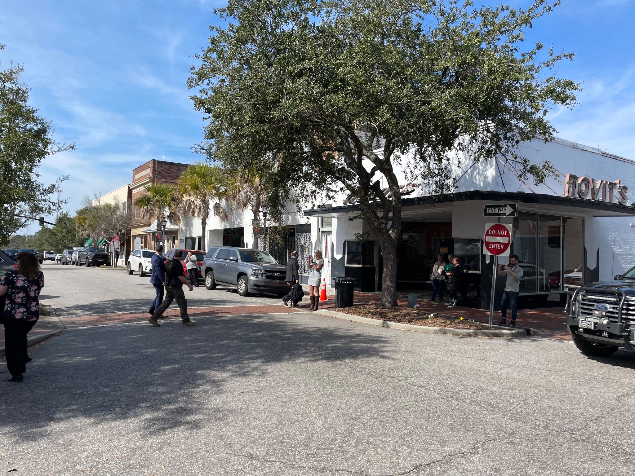 Thad Moore on Twitter: "Scenes outside the Colleton County courthouse, just cleared for a bomb ...