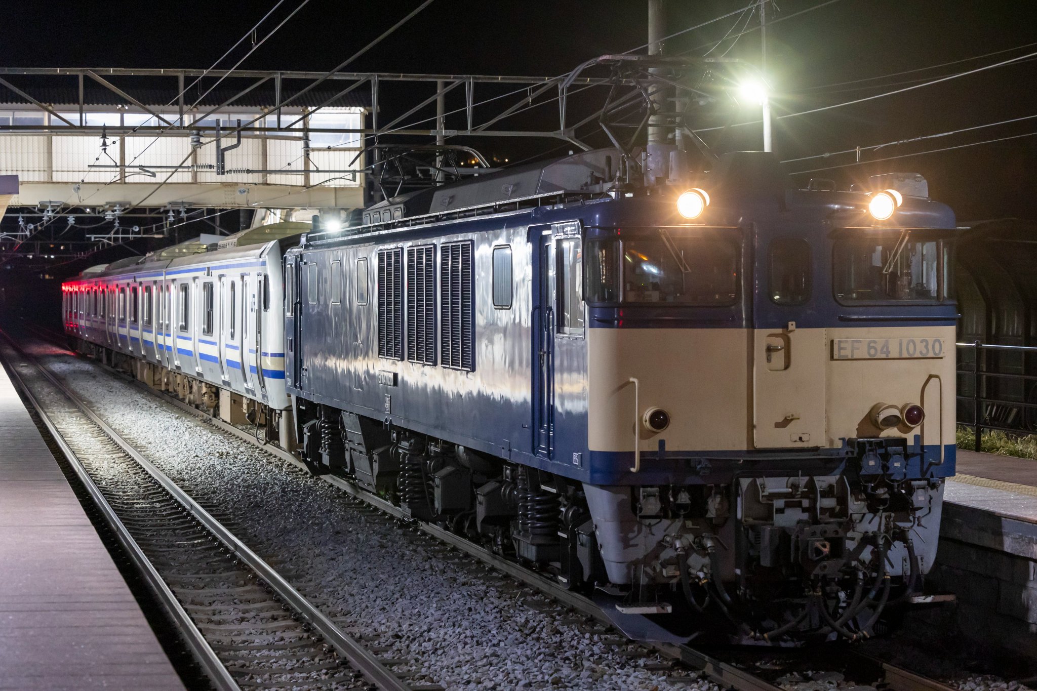 鉄太郎 on Twitter: "230208・配9445@稲荷山 昨晩のE217系4連・長野向け廃車回送。 #EF64 #E217系 https://t.co/4heds6I6LG ...