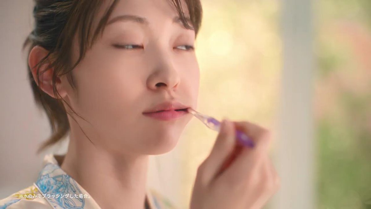 動画NOW on Twitter: "ジョンソン・エンド・ジョンソン リステリン のCM 「薬用リステリン 歯周病菌は星の数ほど」篇。 https://douganow.jp/archives ...
