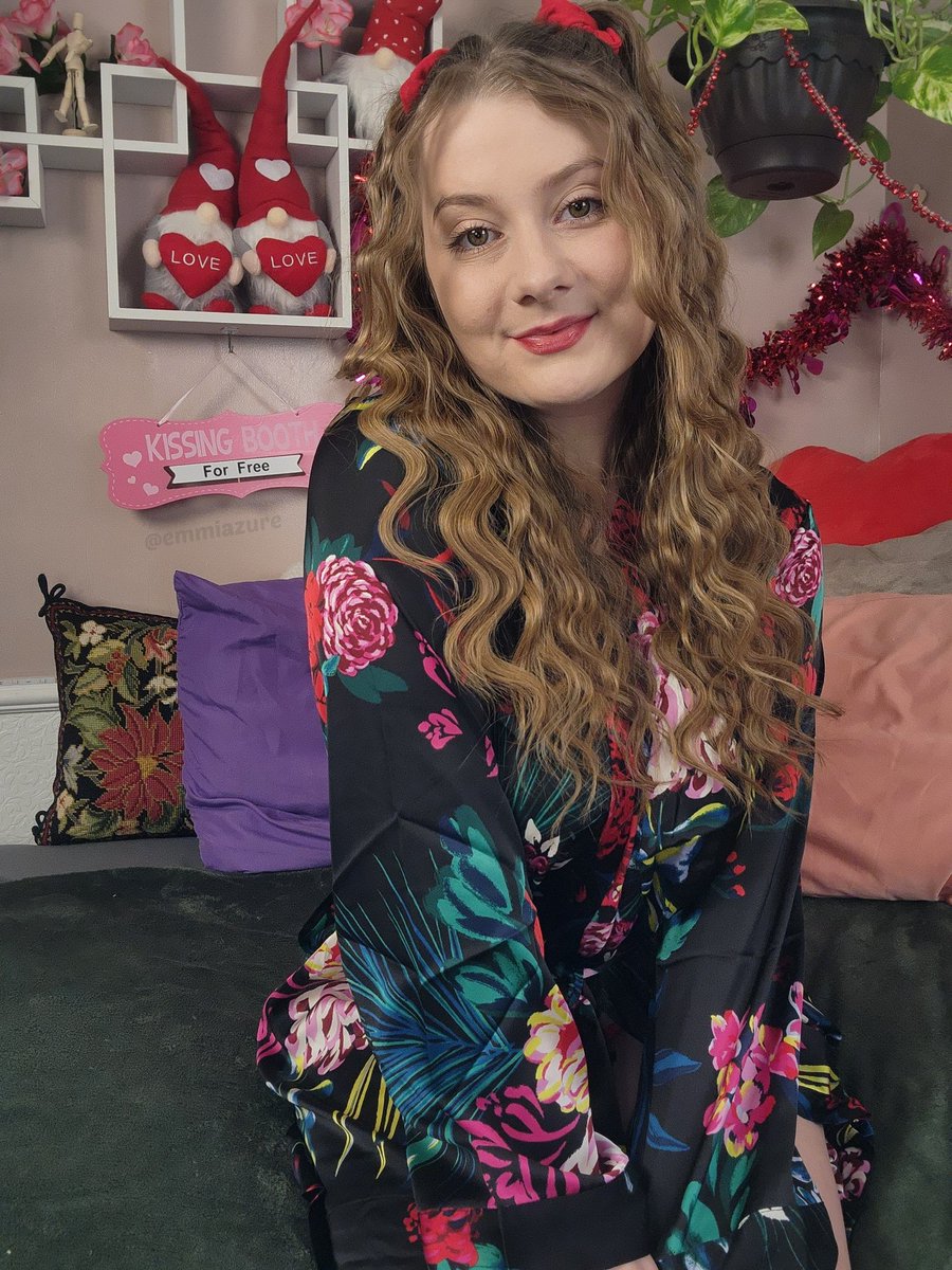 Emily Azure on Twitter: Emily Azure on Twitter: