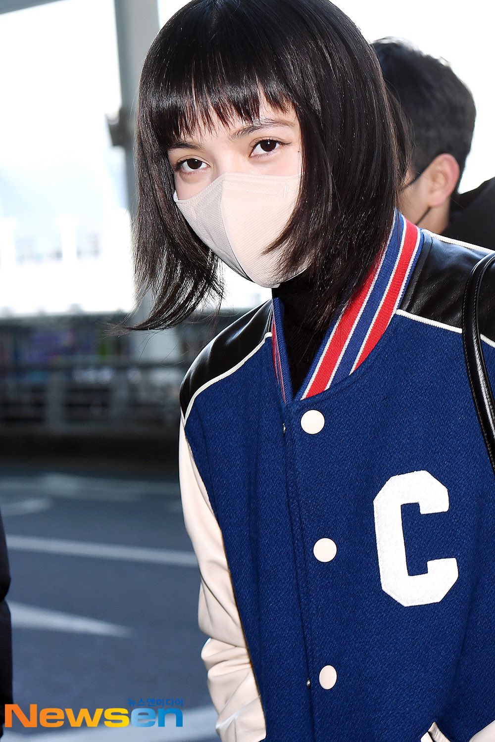 🖤 on Twitter: "#LISA at ICN Airport! https://t.co/g6K3w9ILpE" / Twitter