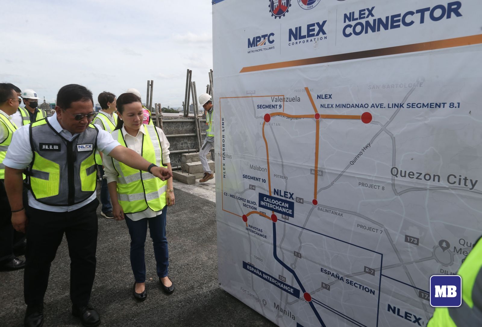 Manila Bulletin News on Twitter: "LOOK: NLEX president Luigi L. Bautista shows Senator Grace Poe ...