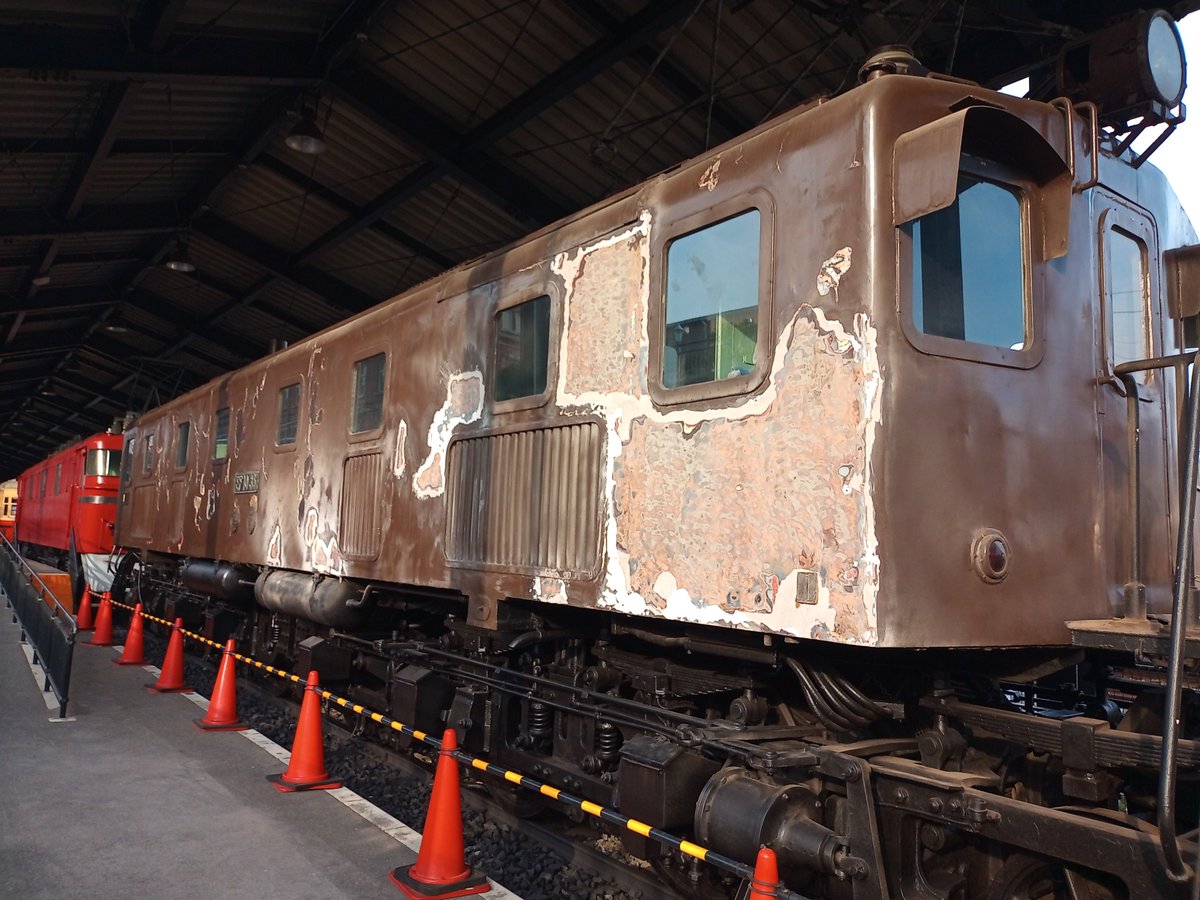 九州鉄道記念館 on Twitter: "昨日から「EF10 35」の塗装工事を開始しました。現在、付いている塗装を剥がしています。普段見ることのできない姿です。"