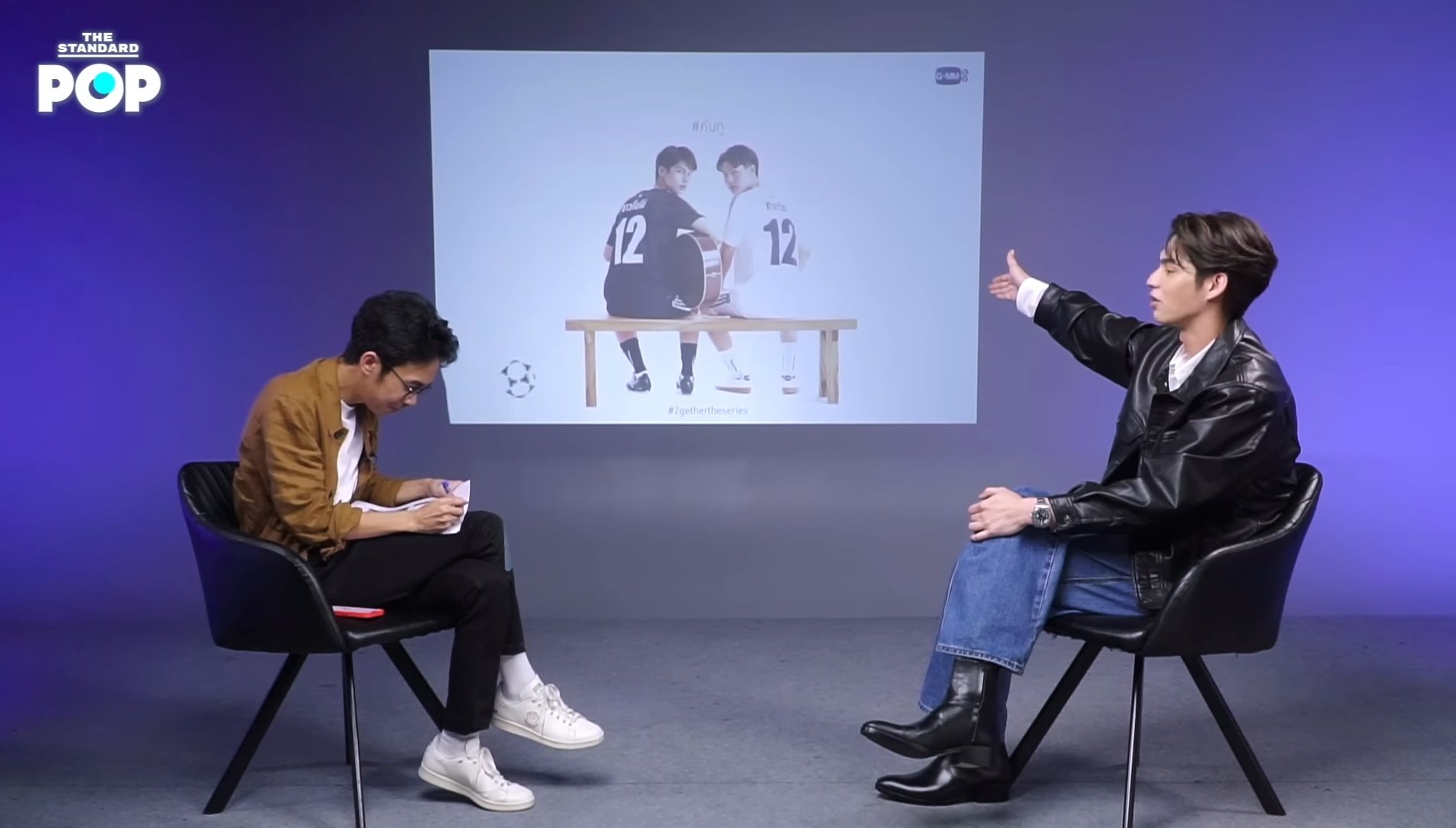 EⁿᵈLᵉˢˢ ʲᵒᵘʳⁿᵉʸ ♡ on Twitter: "they're wearing the iconic black and white jersey on that ...