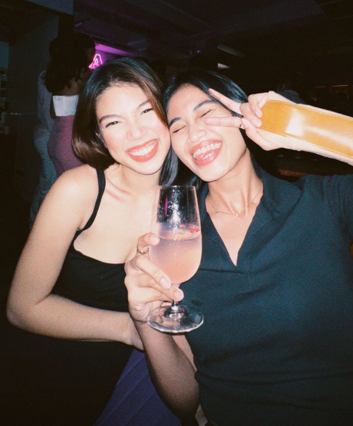 ally ☻ on Twitter: "RT @itsmheaa: sana may pic sila with Bella! PH YouTube OGs 🥹"