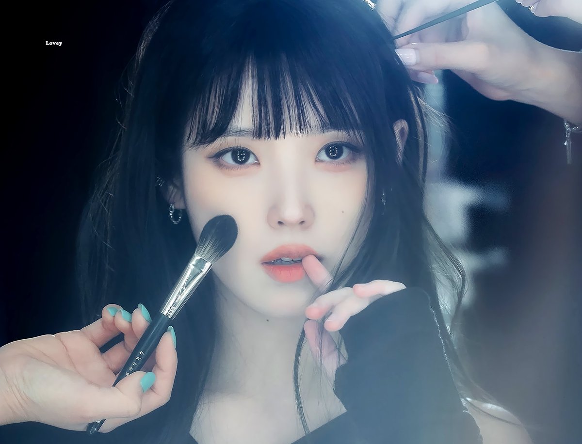 GRID on Twitter: "RT @LoveyS2iu: 챗셔2 가자🐱#아이유 #IU https://bit.ly/3YGsEIl https://bit.ly/3JOQSMi ...